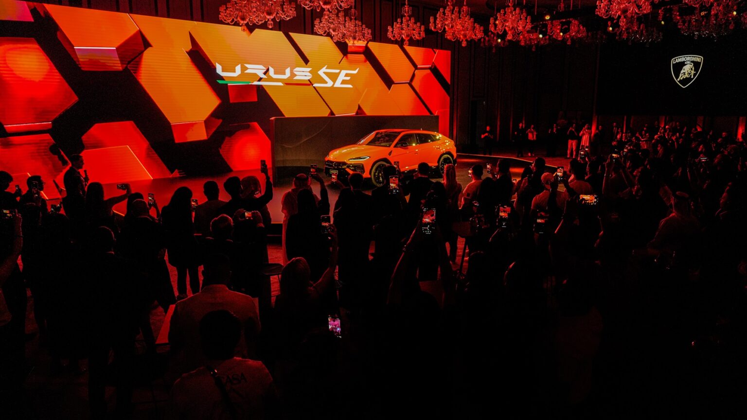 Lamborghini Urus SE: The first Plug-in Hybrid Super SUV Arrives in the ...