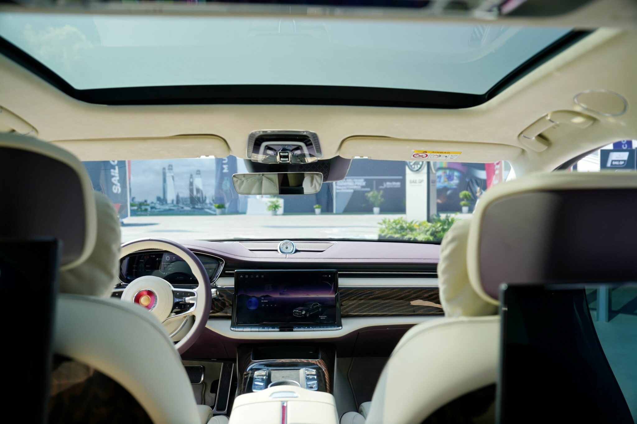 HONGQI GUOYA: A New Flagship of Modern Luxury Arrives HONGQI GUOYA: A ...